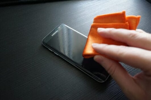 How to Fix Yellow Spots on Mobile Screen: Causes and Fixes - TeamGeeky